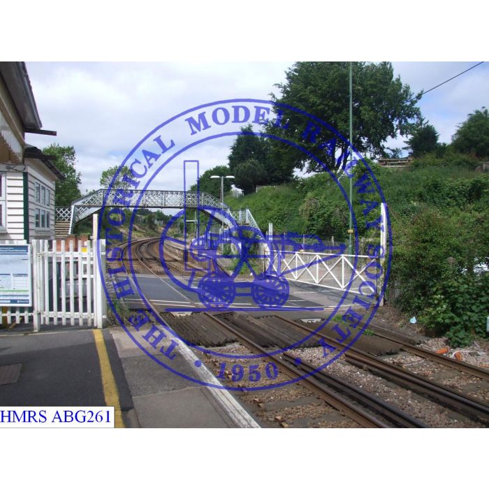 [ABG261] East Farleigh Station. Taken at the west end of platform 1 ...