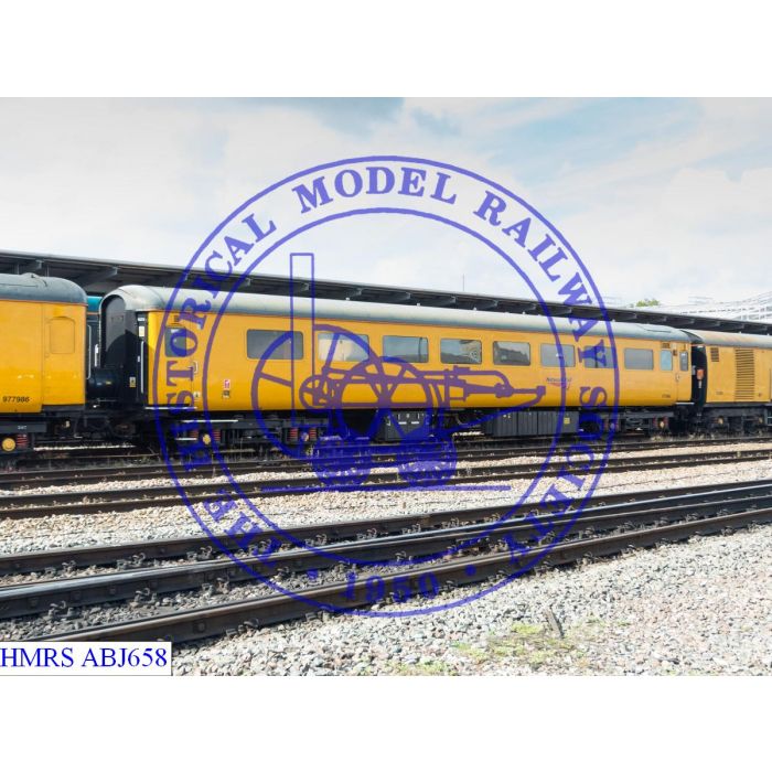 [ABJ658] 977985 MK2 carriage in Network Rail branded yellow livery ...