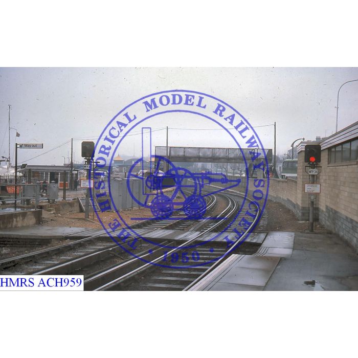 [ACH959] Ryde Esplanade station throat with coLight start signals WFP34 ...