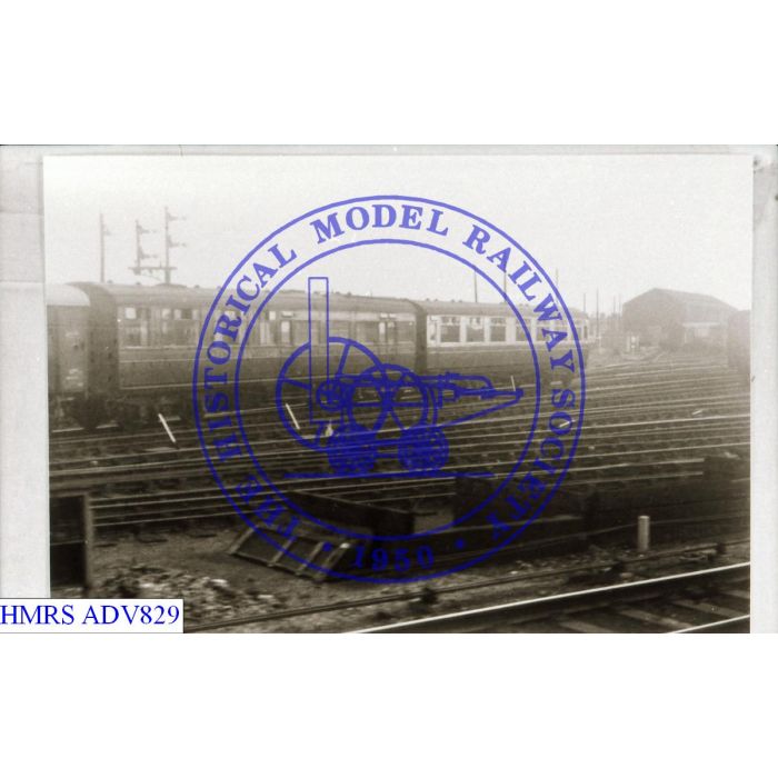 [ADV829] Unidentified RKFK & RSO BR xGE in train at Stratford 1959 F3R ...