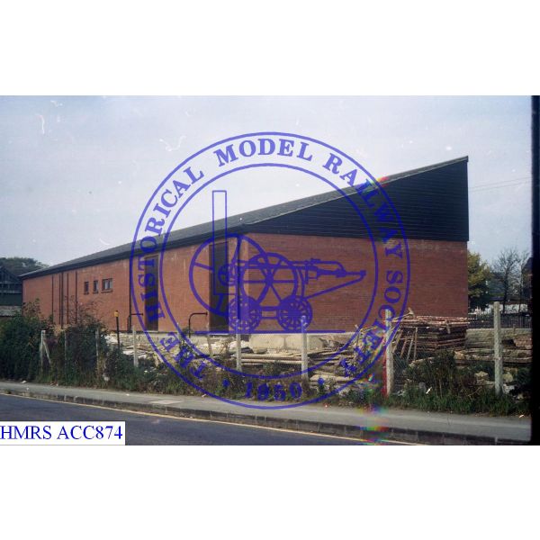 [ACC874] Luton, new signalling relay room, N of station, from Station Rd.