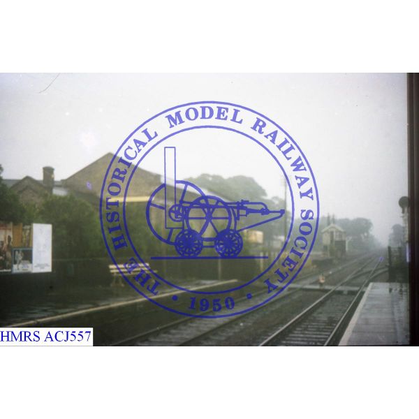 [ACJ557] Royston, Sth end station throat from Down platform, ends ...