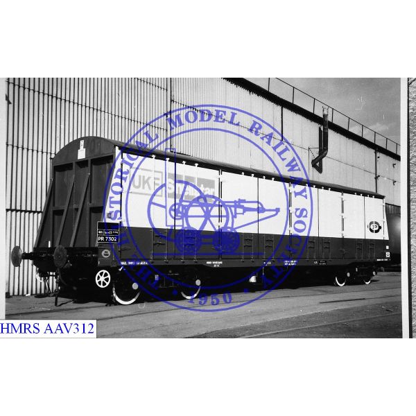 [AAV312] UKF Shellstar 48T bogie van PR7302, cream/chocolate sides ...