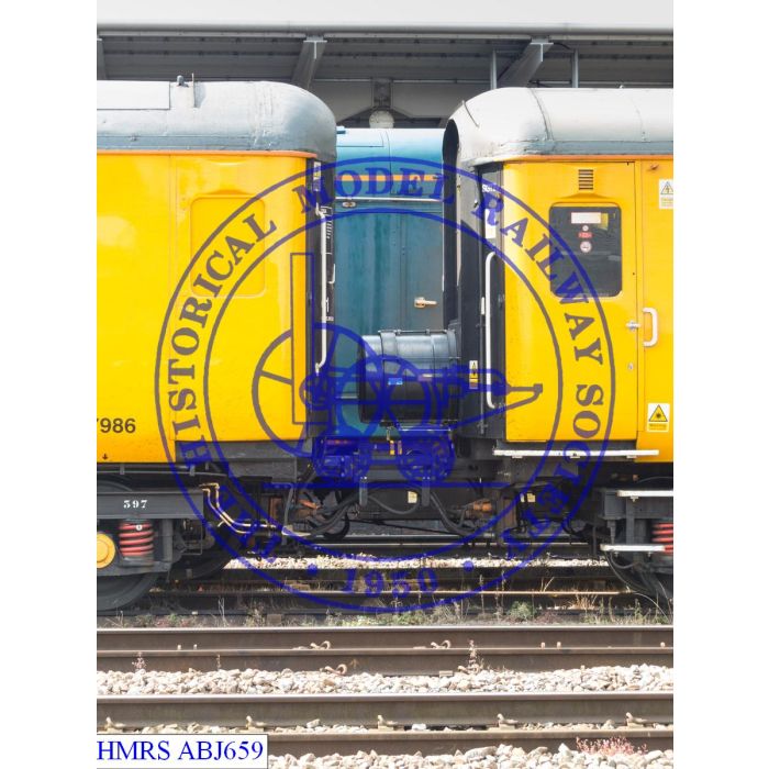 [ABJ659] 977985 MK2 carriage in Network Rail branded yellow livery ...